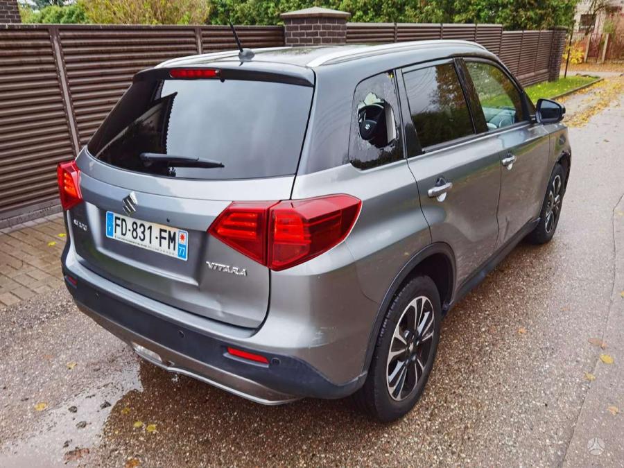Grey Suzuki Vitara 2019 in Kaunas, with an engine capacity of 1.40 L and mileage of 200 thousand km for 6800 €, photo 33 on AUTOMOTO.COM.LV