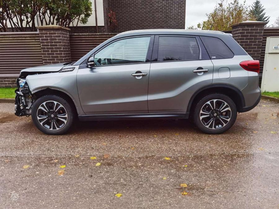 Grey Suzuki Vitara 2019 in Kaunas, with an engine capacity of 1.40 L and mileage of 200 thousand km for 6800 €, photo 35 on AUTOMOTO.COM.LV