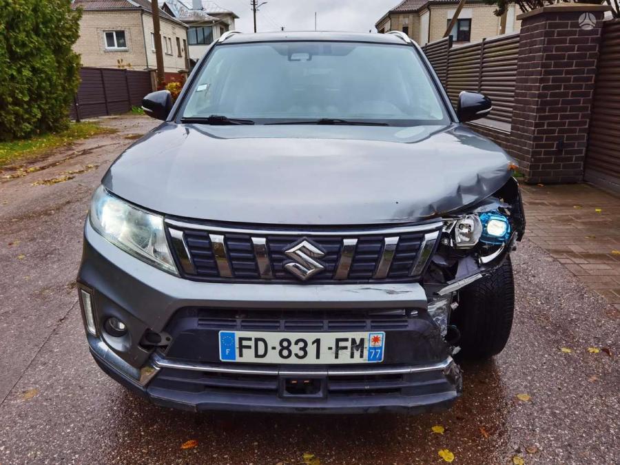 Grey Suzuki Vitara 2019 in Kaunas, with an engine capacity of 1.37 L and mileage of 200 thousand km for 6600 €, photo 5 on AUTOMOTO.COM.LV