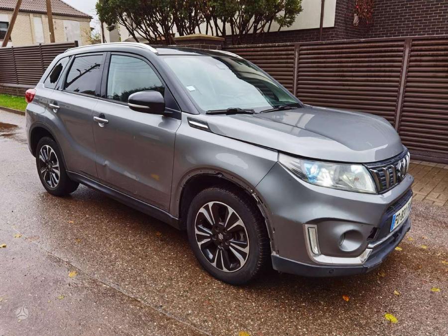 Grey Suzuki Vitara 2019 in Kaunas, with an engine capacity of 1.37 L and mileage of 200 thousand km for 6600 €, photo 7 on AUTOMOTO.COM.LV
