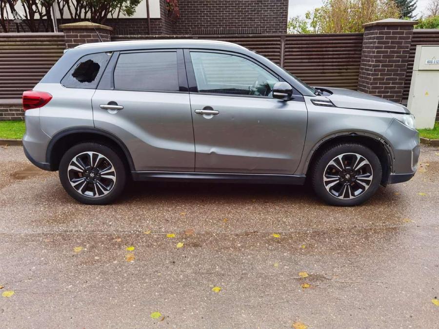 Grey Suzuki Vitara 2019 in Kaunas, with an engine capacity of 1.37 L and mileage of 200 thousand km for 6600 €, photo 9 on AUTOMOTO.COM.LV