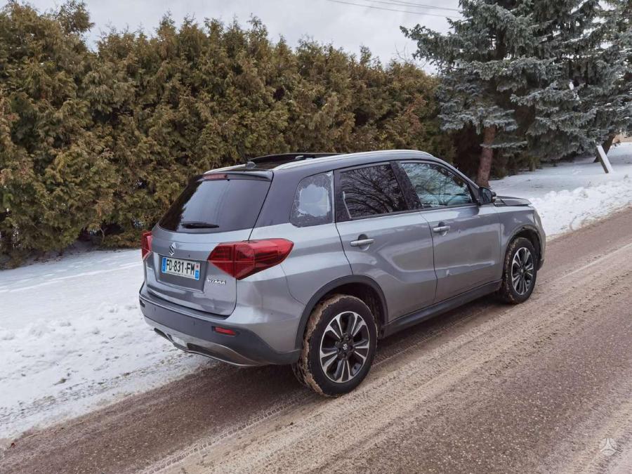 Grey Suzuki Vitara 2019 in Kaunas, with an engine capacity of 1.37 L and mileage of 200 thousand km for 6800 €, photo 1 on AUTOMOTO.COM.LV