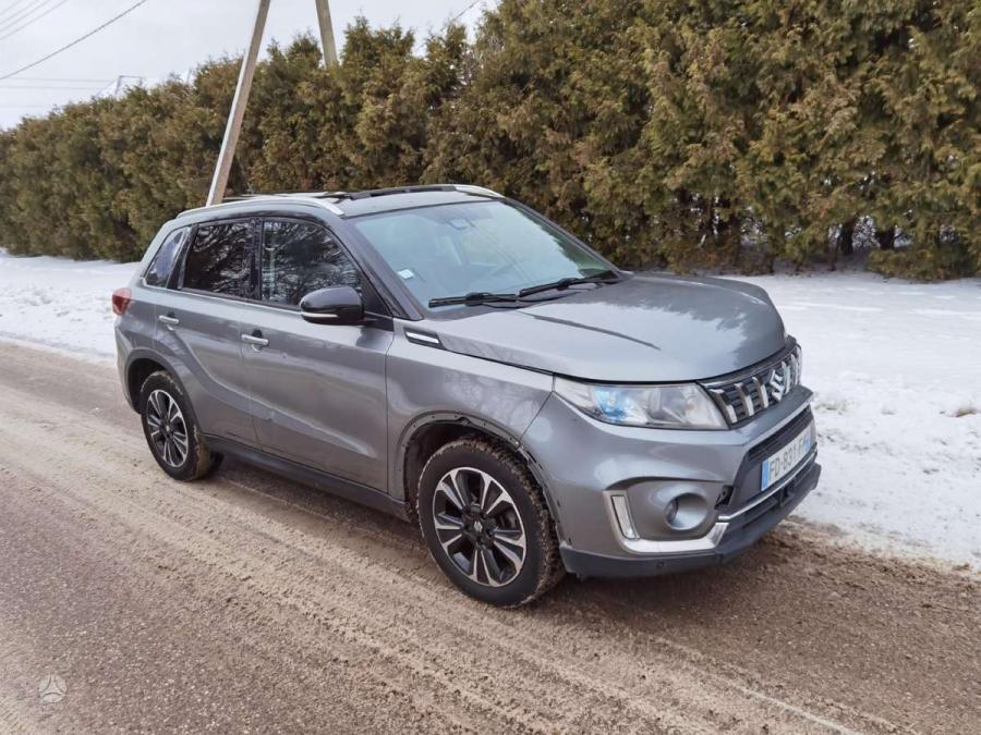 Grey Suzuki Vitara 2019 in Kaunas, with an engine capacity of 1.37 L and mileage of 200 thousand km for 6800 €, photo 3 on AUTOMOTO.COM.LV