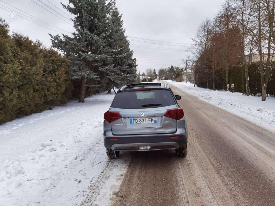 Grey Suzuki Vitara 2019 in Kaunas, with an engine capacity of 1.37 L and mileage of 200 thousand km for 6800 €, photo 4 on AUTOMOTO.COM.LV
