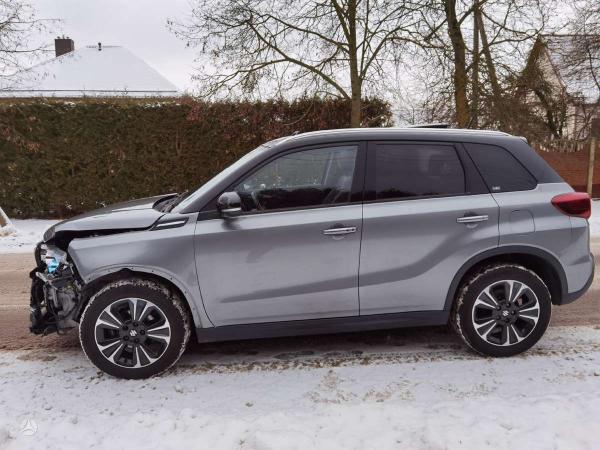 Grey Suzuki Vitara 2019 in Kaunas, with an engine capacity of 1.37 L and mileage of 200 thousand km for 6800 €, photo 6 on AUTOMOTO.COM.LV