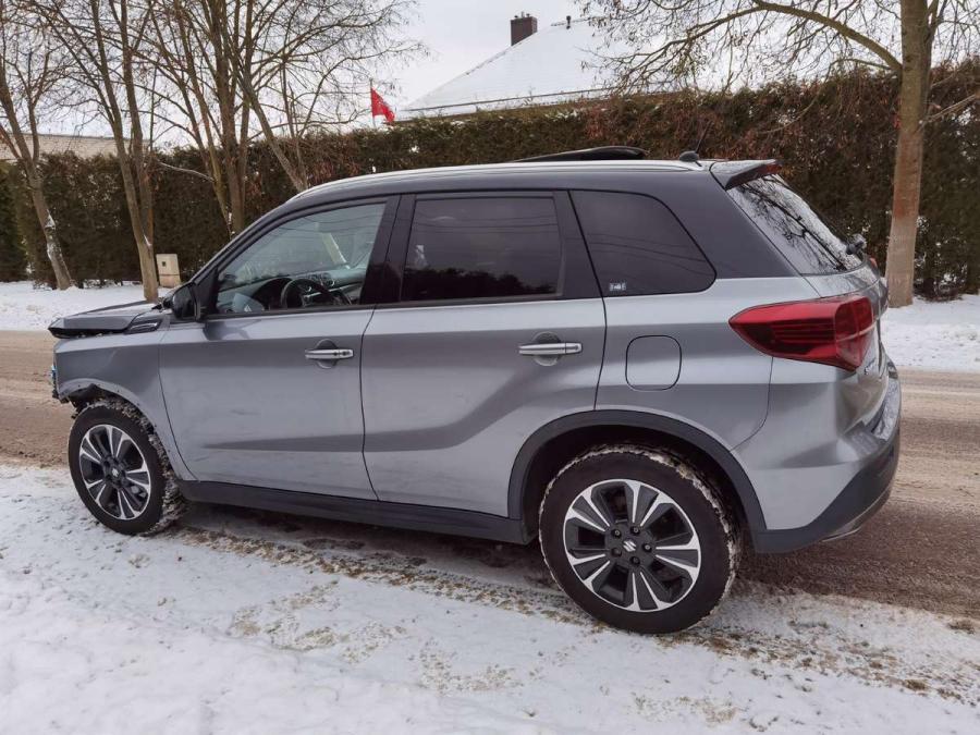 Grey Suzuki Vitara 2019 in Kaunas, with an engine capacity of 1.37 L and mileage of 200 thousand km for 6800 €, photo 23 on AUTOMOTO.COM.LV
