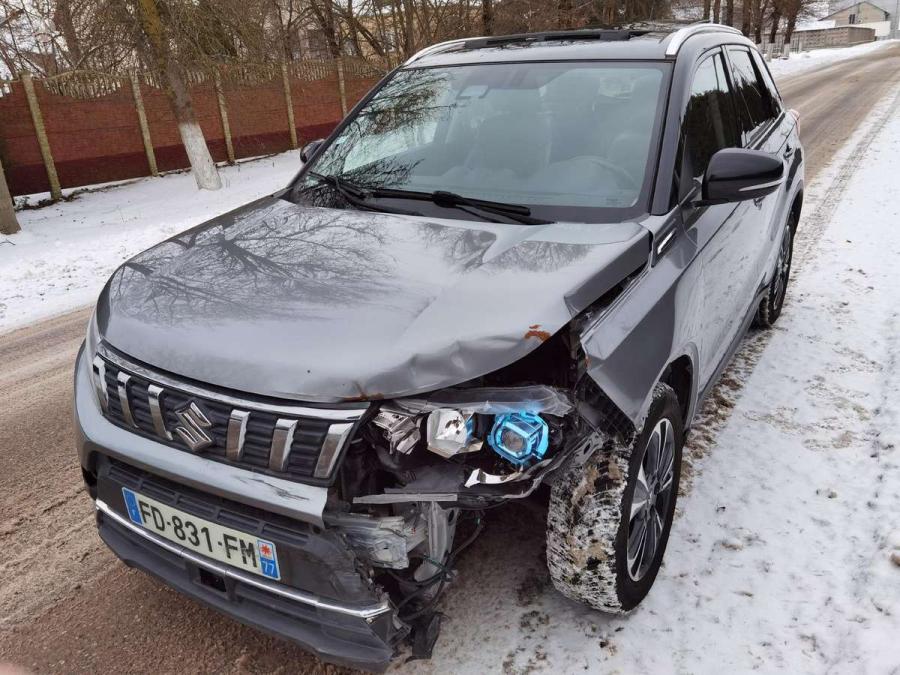 Grey Suzuki Vitara 2019 in Kaunas, with an engine capacity of 1.37 L and mileage of 200 thousand km for 6800 €, photo 26 on AUTOMOTO.COM.LV