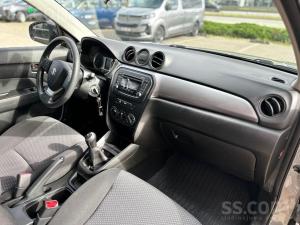 Grey Suzuki Vitara 2019 in Riga, with an engine capacity of 1.00 L and mileage of 65 thousand km for 9700 €, photo 9 on AUTOMOTO.COM.LV
