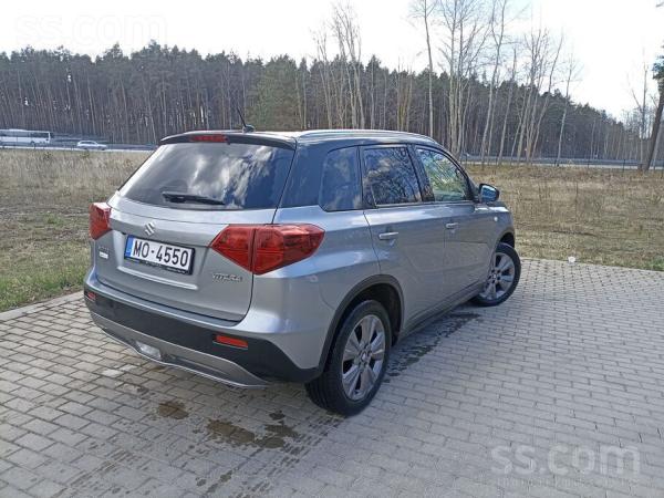 Grey Suzuki Vitara 2020 in Riga, with an engine capacity of 1.40 L and mileage of 58 thousand km for 15300 €, photo 4 on AUTOMOTO.COM.LV