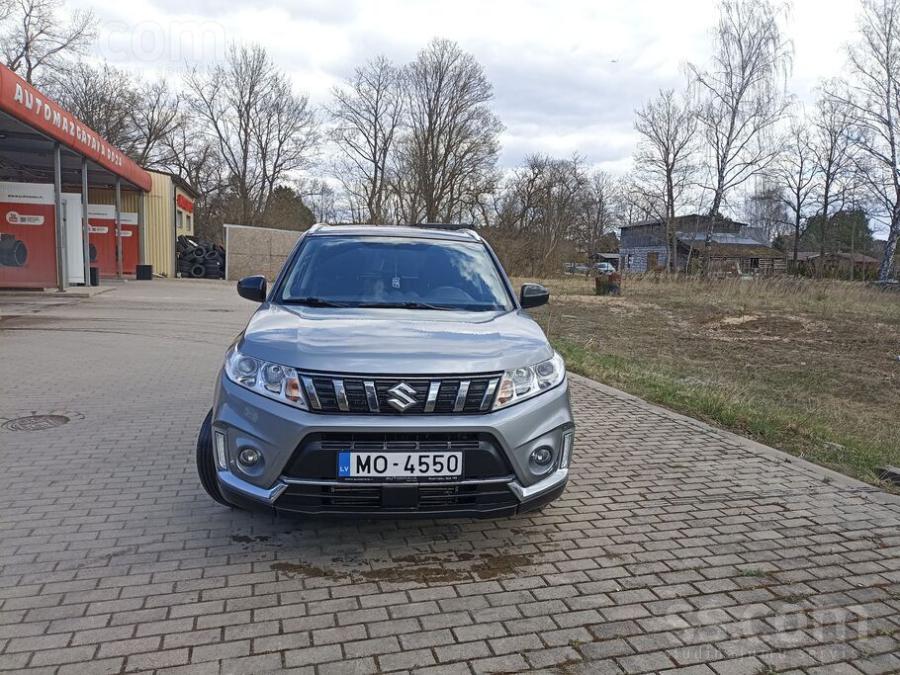 Grey Suzuki Vitara 2020 in Riga, with an engine capacity of 1.40 L and mileage of 58 thousand km for 15300 €, photo 1 on AUTOMOTO.COM.LV