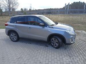 Grey Suzuki Vitara 2020 in Riga, with an engine capacity of 1.40 L and mileage of 58 thousand km for 15300 €, photo 4 on AUTOMOTO.COM.LV