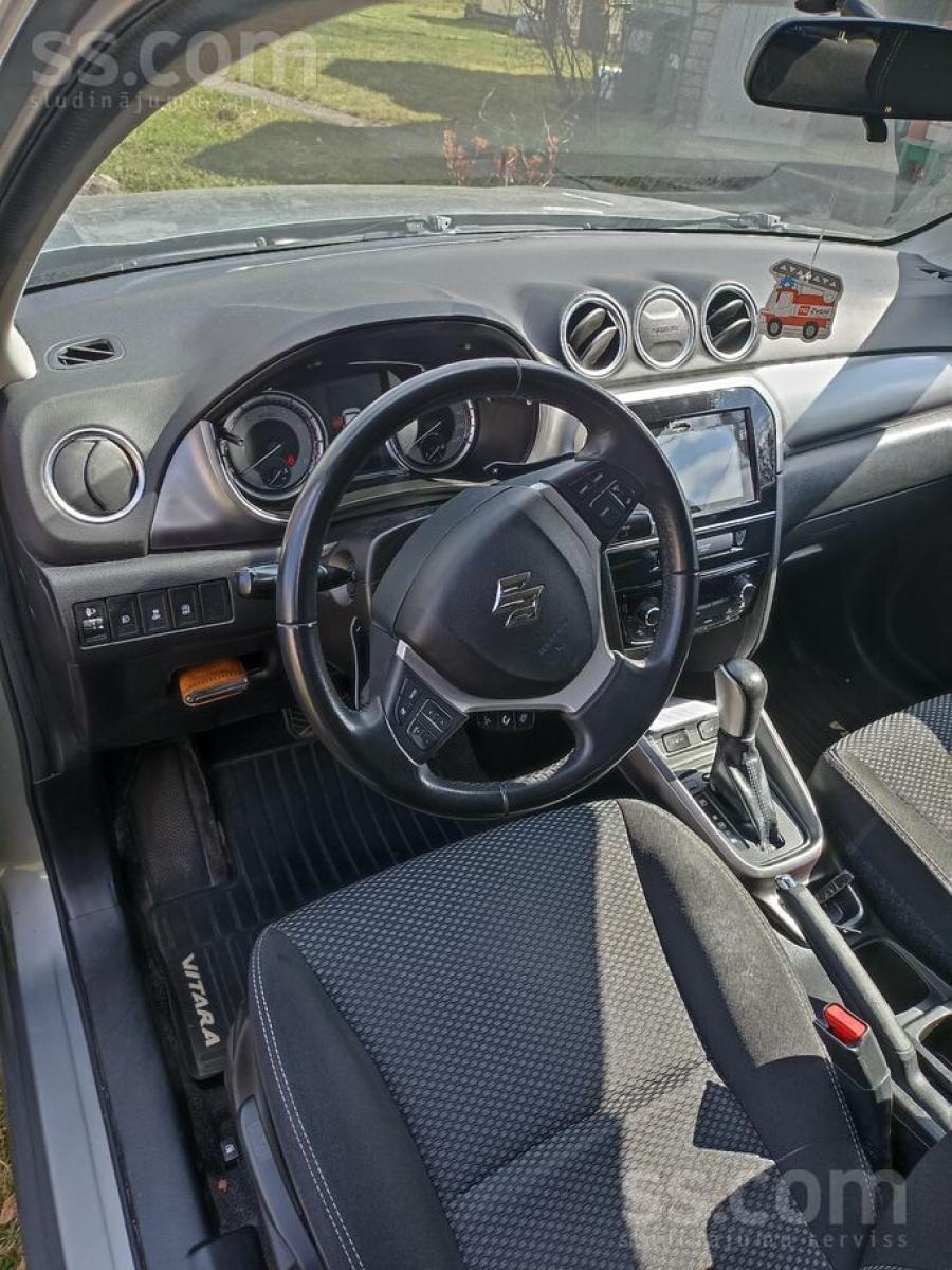 Grey Suzuki Vitara 2020 in Riga, with an engine capacity of 1.40 L and mileage of 58 thousand km for 15300 €, photo 8 on AUTOMOTO.COM.LV