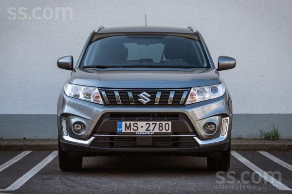 Grey Suzuki Vitara 2020 in Riga, with an engine capacity of 1.40 L and mileage of 38 thousand km for 15950 €, photo 3 on AUTOMOTO.COM.LV
