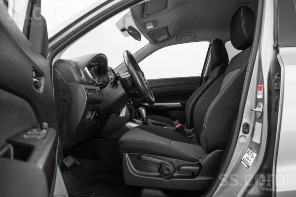 Grey Suzuki Vitara 2020 in Riga, with an engine capacity of 1.40 L and mileage of 38 thousand km for 15950 €, photo 10 on AUTOMOTO.COM.LV