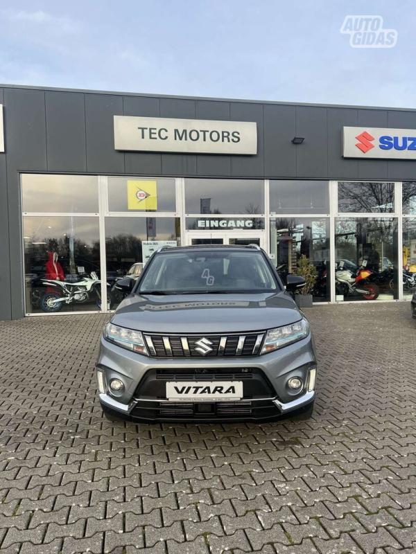 Grey Suzuki Vitara 2021 in Kaunas, with an engine capacity of 1.40 L and mileage of 63 thousand km for 21628 €, photo 1 on AUTOMOTO.COM.LV