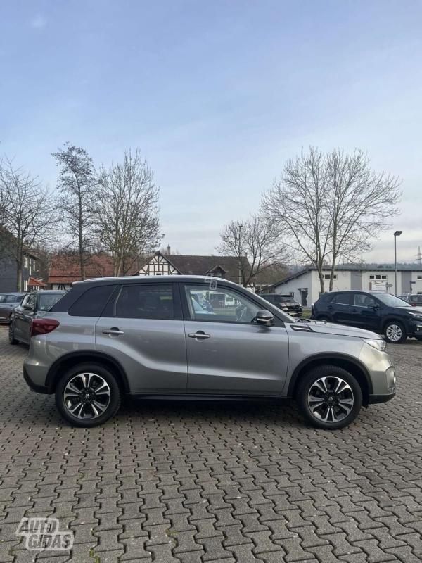 Grey Suzuki Vitara 2021 in Kaunas, with an engine capacity of 1.40 L and mileage of 63 thousand km for 21628 €, photo 3 on AUTOMOTO.COM.LV