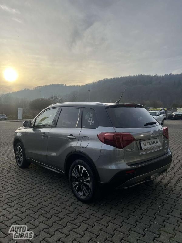 Grey Suzuki Vitara 2021 in Kaunas, with an engine capacity of 1.40 L and mileage of 63 thousand km for 21628 €, photo 5 on AUTOMOTO.COM.LV