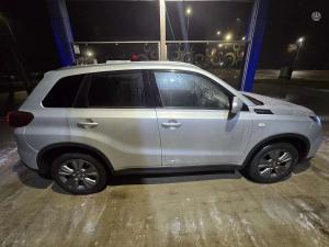 Grey Suzuki Vitara 2021 in Taurage, with an engine capacity of 1.37 L and mileage of 41 thousand km for 14500 €, photo 7 on AUTOMOTO.COM.LV