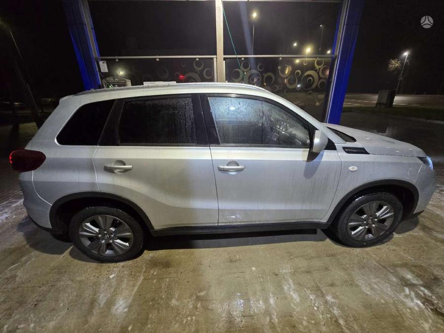 Grey Suzuki Vitara 2021 in Taurage, with an engine capacity of 1.37 L and mileage of 41 thousand km for 14500 €, photo 7 on AUTOMOTO.COM.LV