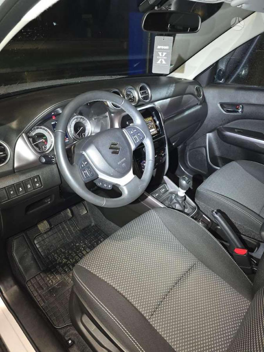 Grey Suzuki Vitara 2021 in Taurage, with an engine capacity of 1.37 L and mileage of 41 thousand km for 14500 €, photo 10 on AUTOMOTO.COM.LV
