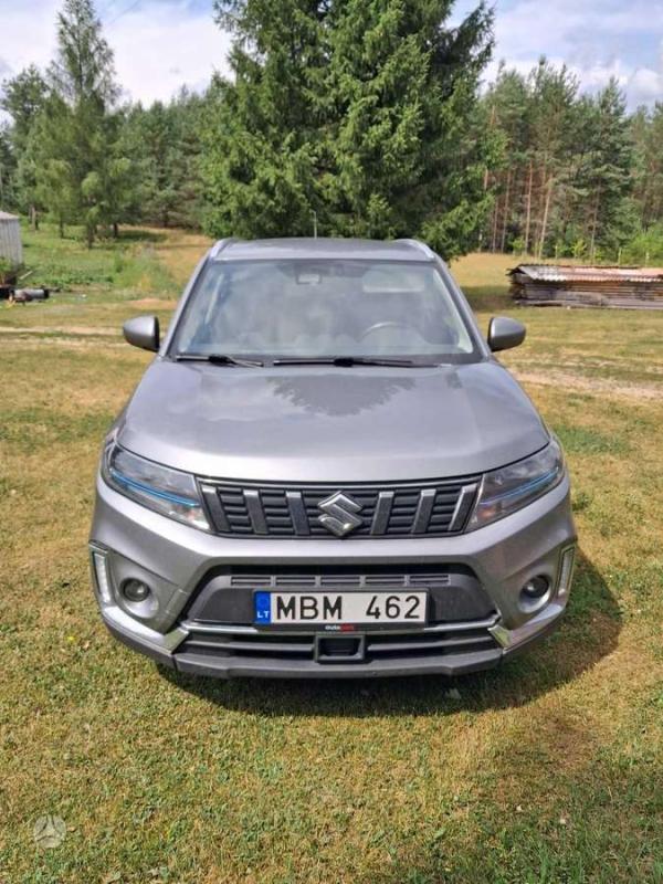 Pelēks Suzuki Vitara 2021 Viļņa, ar dzinēja tilpumu 1.37 L un nobraukumu 156 tūkst. km par 13470 €, foto 1 vietnē AUTOMOTO.COM.LV