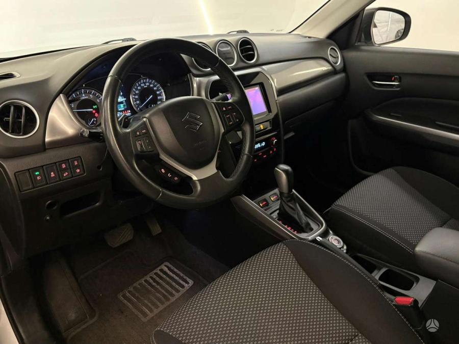 Grey Suzuki Vitara 2021 in Marijampole, with an engine capacity of 1.37 L and mileage of 163 thousand km for 13850 €, photo 3 on AUTOMOTO.COM.LV