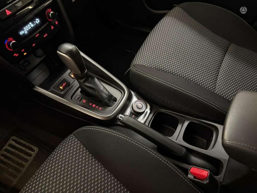 Grey Suzuki Vitara 2021 in Marijampole, with an engine capacity of 1.37 L and mileage of 163 thousand km for 13850 €, photo 4 on AUTOMOTO.COM.LV
