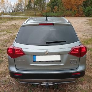 Grey Suzuki Vitara 2021 in Cesis, with an engine capacity of 1.40 L and mileage of 135 thousand km for 14200 €, photo 4 on AUTOMOTO.COM.LV