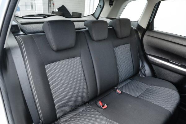 Suzuki Vitara 2021 Rīga vietnē Pelēks Suzuki Vitara 2021 Rīga, ar dzinēja tilpumu 1.40 L un nobraukumu 77 tūkst. km par 14850 €, foto 8 vietnē AUTOMOTO.COM.LV