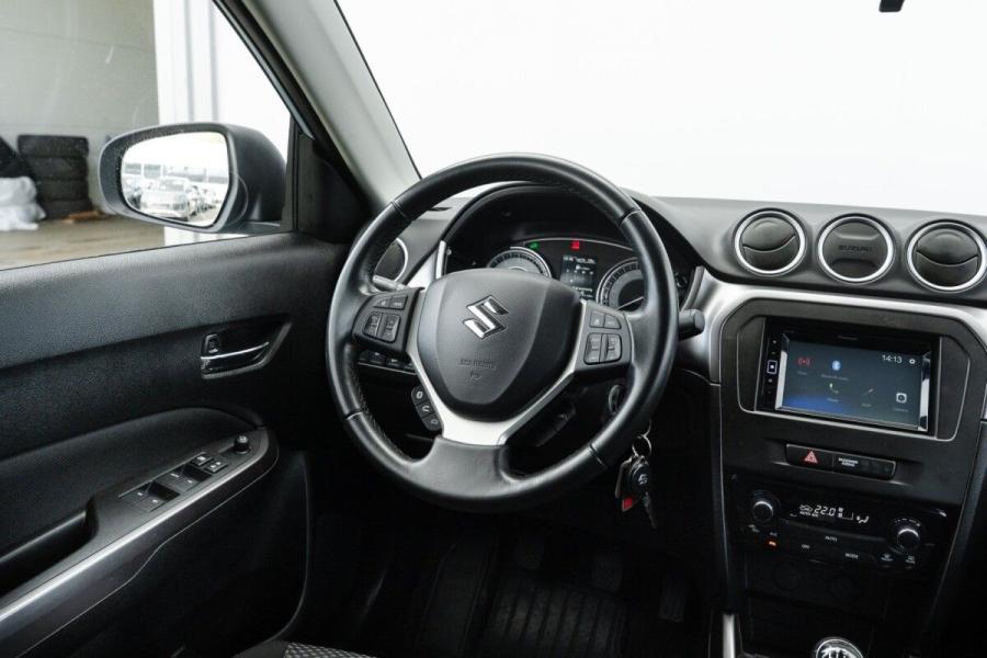Grey Suzuki Vitara 2021 in Riga, with an engine capacity of 1.40 L and mileage of 77 thousand km for 14850 €, photo 23 on AUTOMOTO.COM.LV