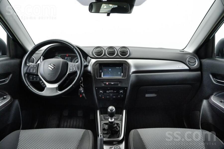 Pelēks Suzuki Vitara 2021 Rīga, ar dzinēja tilpumu 1.40 L un nobraukumu 77 tūkst. km par 14850 €, foto 24 vietnē AUTOMOTO.COM.LV