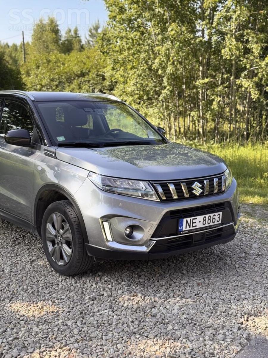 Grey Suzuki Vitara 2022 in Riga, with an engine capacity of 1.40 L and mileage of 73 thousand km for 16000 €, photo 1 on AUTOMOTO.COM.LV