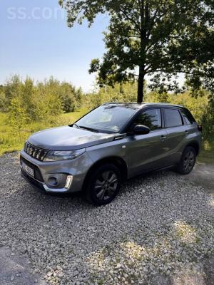 Grey Suzuki Vitara 2022 in Riga, with an engine capacity of 1.40 L and mileage of 73 thousand km for 16000 €, photo 3 on AUTOMOTO.COM.LV