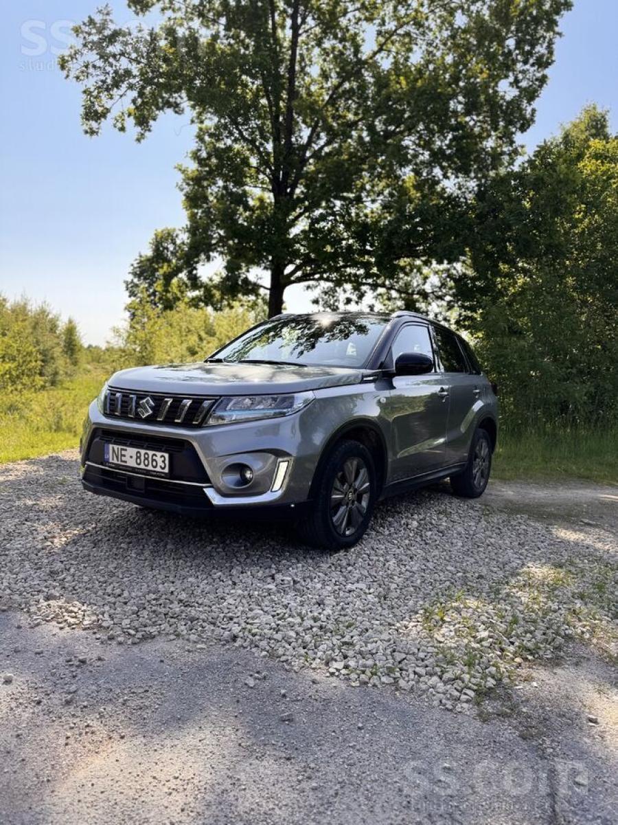 Grey Suzuki Vitara 2022 in Riga, with an engine capacity of 1.40 L and mileage of 73 thousand km for 16000 €, photo 4 on AUTOMOTO.COM.LV