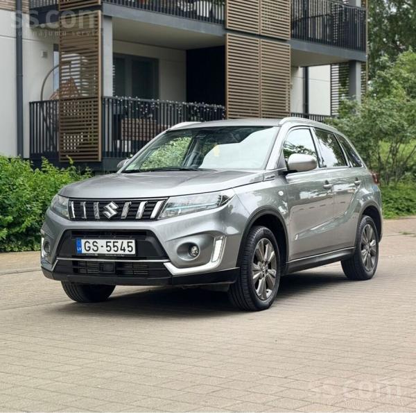 Grey Suzuki Vitara 2022 in Riga, with an engine capacity of 1.40 L and mileage of 75 thousand km for 16690 €, photo 1 on AUTOMOTO.COM.LV