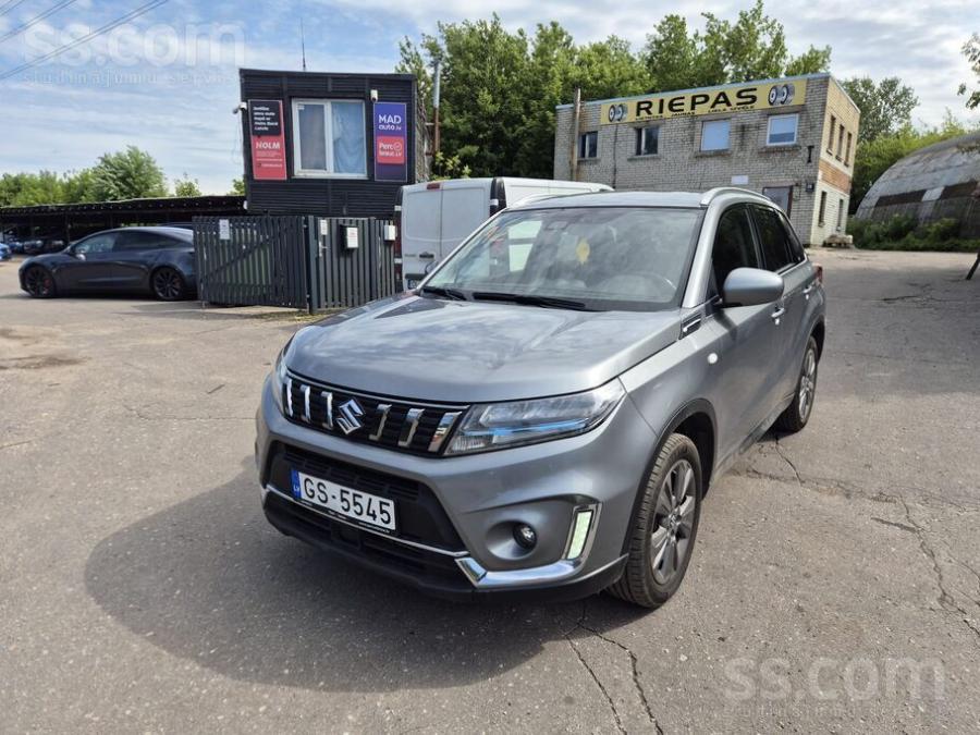 Grey Suzuki Vitara 2022 in Riga, with an engine capacity of 1.40 L and mileage of 75 thousand km for 16190 €, photo 1 on AUTOMOTO.COM.LV