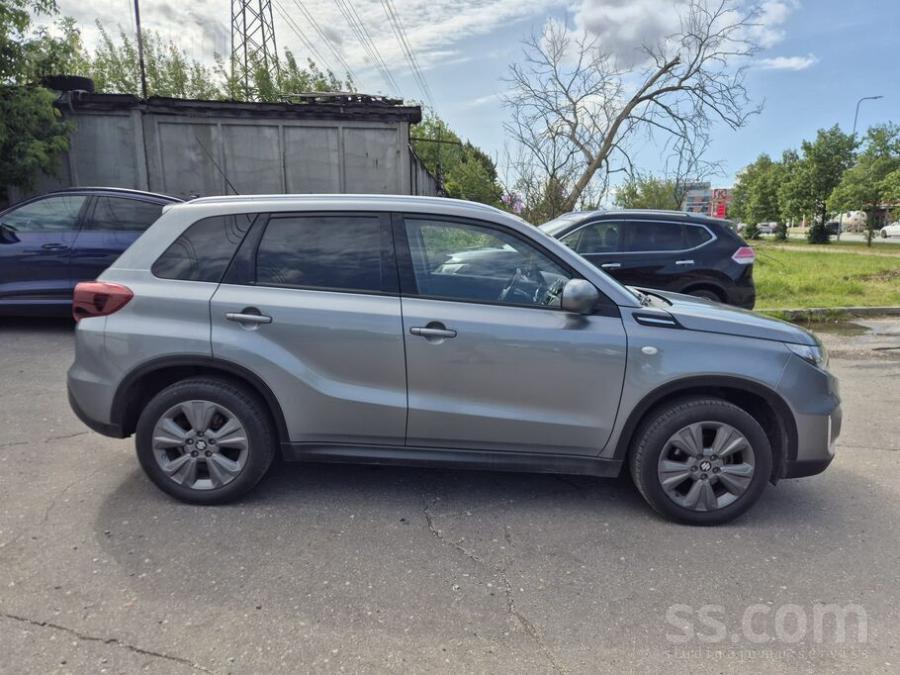 Grey Suzuki Vitara 2022 in Riga, with an engine capacity of 1.40 L and mileage of 75 thousand km for 16190 €, photo 6 on AUTOMOTO.COM.LV