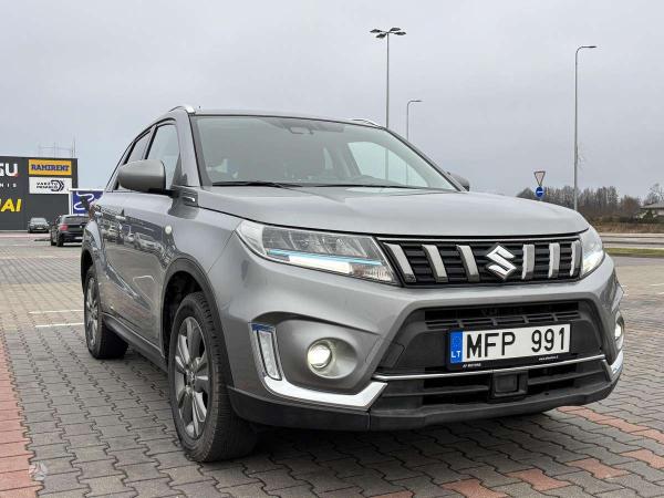 Grey Suzuki Vitara 2022 in Vilnius, with an engine capacity of 1.46 L and mileage of 66 thousand km for 15999 €, photo 2 on AUTOMOTO.COM.LV