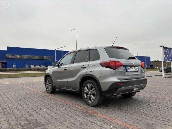 Grey Suzuki Vitara 2022 in Vilnius, with an engine capacity of 1.46 L and mileage of 66 thousand km for 15999 €, photo 3 on AUTOMOTO.COM.LV