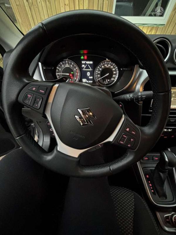 Grey Suzuki Vitara 2022 in Vilnius, with an engine capacity of 1.46 L and mileage of 66 thousand km for 15999 €, photo 8 on AUTOMOTO.COM.LV