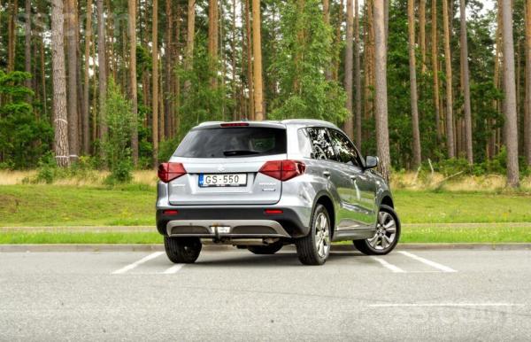 Pelēks Suzuki Vitara 2022 Rīga, ar dzinēja tilpumu 1.40 L un nobraukumu 75 tūkst. km par 16190 €, foto 6 vietnē AUTOMOTO.COM.LV
