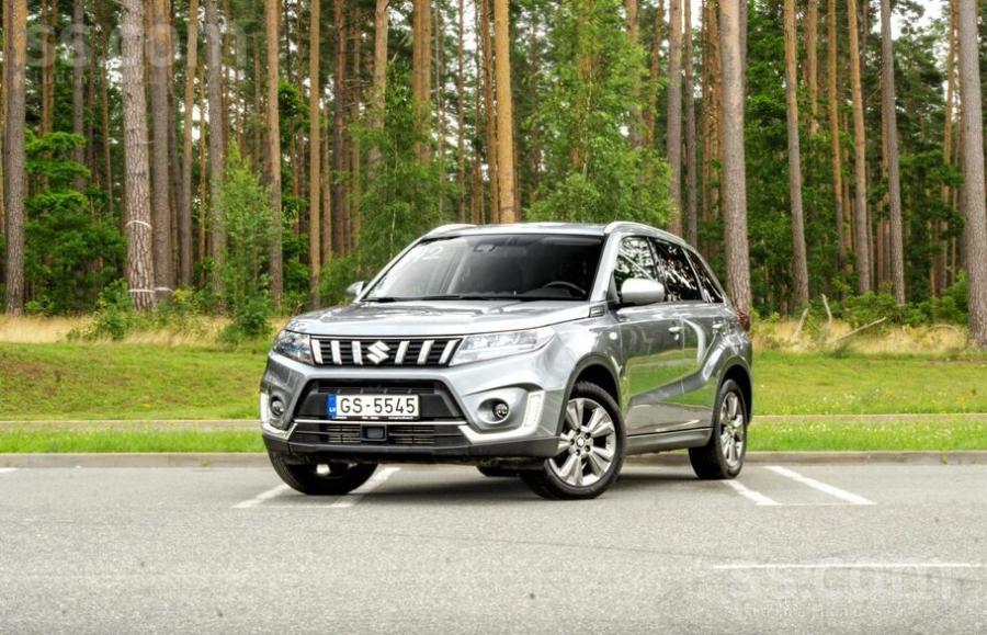 Pelēks Suzuki Vitara 2022 Rīga, ar dzinēja tilpumu 1.40 L un nobraukumu 75 tūkst. km par 14790 €, foto 1 vietnē AUTOMOTO.COM.LV