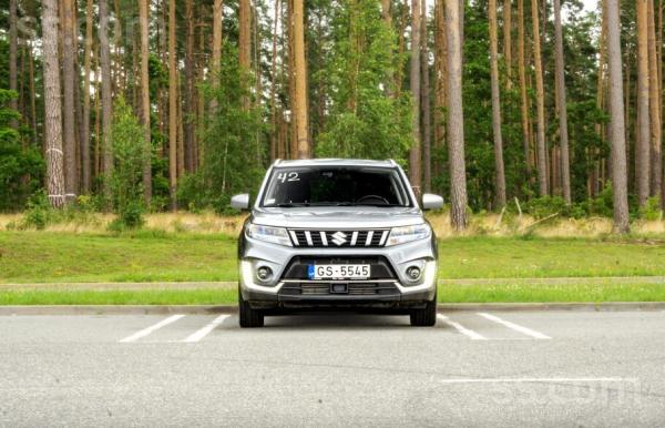 Grey Suzuki Vitara 2022 in Riga, with an engine capacity of 1.40 L and mileage of 75 thousand km for 14790 €, photo 4 on AUTOMOTO.COM.LV