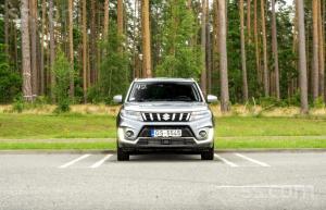 Pelēks Suzuki Vitara 2022 Rīga, ar dzinēja tilpumu 1.40 L un nobraukumu 75 tūkst. km par 14790 €, foto 4 vietnē AUTOMOTO.COM.LV