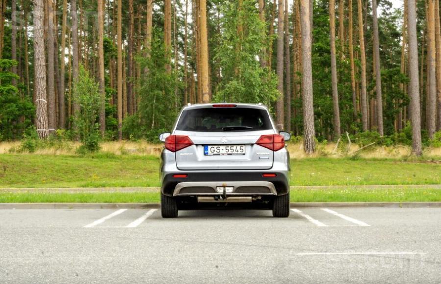 Pelēks Suzuki Vitara 2022 Rīga, ar dzinēja tilpumu 1.40 L un nobraukumu 75 tūkst. km par 14790 €, foto 7 vietnē AUTOMOTO.COM.LV