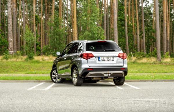 Grey Suzuki Vitara 2022 in Riga, with an engine capacity of 1.40 L and mileage of 75 thousand km for 14790 €, photo 8 on AUTOMOTO.COM.LV