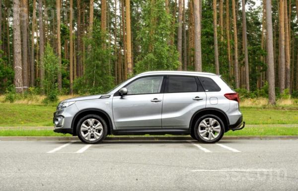 Grey Suzuki Vitara 2022 in Riga, with an engine capacity of 1.40 L and mileage of 75 thousand km for 14790 €, photo 5 on AUTOMOTO.COM.LV