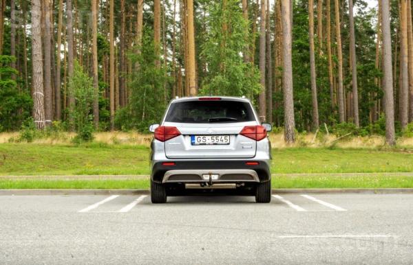 Grey Suzuki Vitara 2022 in Riga, with an engine capacity of 1.40 L and mileage of 75 thousand km for 14790 €, photo 7 on AUTOMOTO.COM.LV