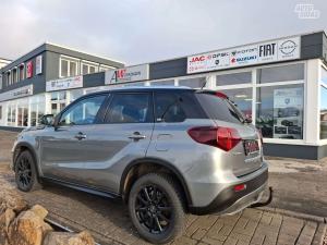 Pelēks Suzuki Vitara 2023 Kauņa, ar dzinēja tilpumu 1.40 L un nobraukumu 31 tūkst. km par 24244 €, foto 2 vietnē AUTOMOTO.COM.LV