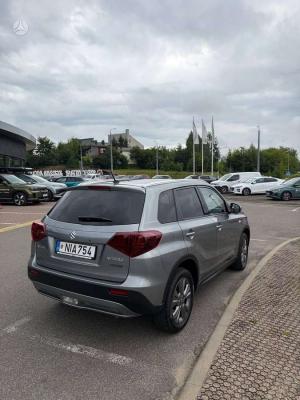 Pelēks Suzuki Vitara 2025 Viļņa, ar dzinēja tilpumu 1.46 L un nobraukumu 15 tūkst. km par 22200 €, foto 3 vietnē AUTOMOTO.COM.LV